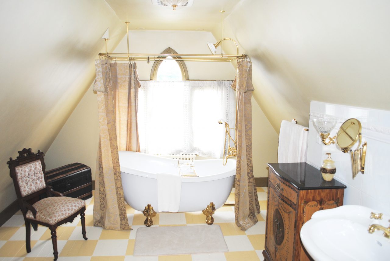 The Horsey Room – J L Stam House